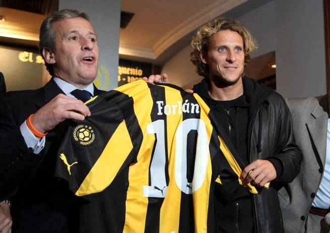 Diego Forlán cada vez más cerca de Peñarol - Padre y Decano - El Sitio ...